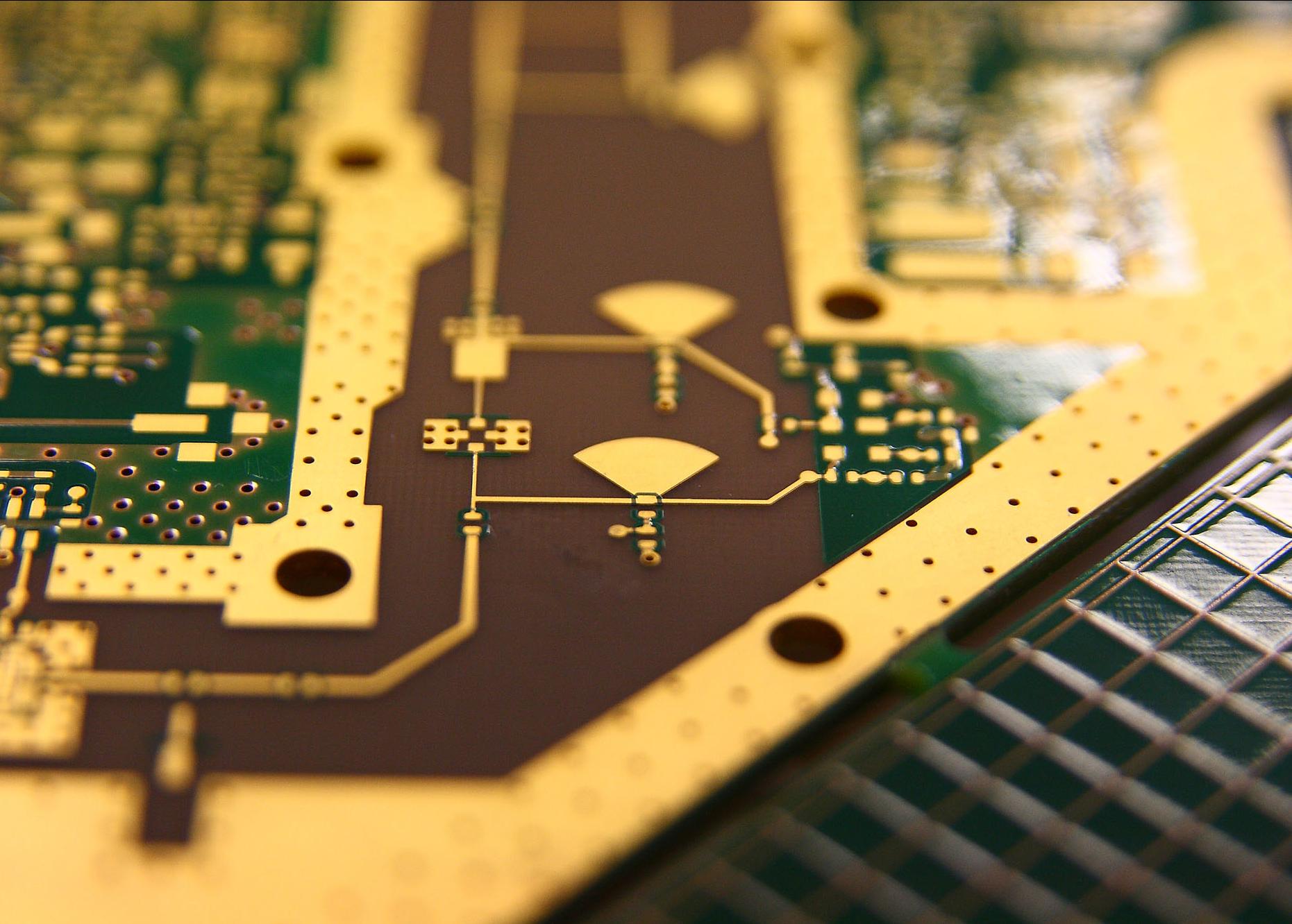 Radio frequency (RF) and Microwave printed circuits| Manufacturers of ...